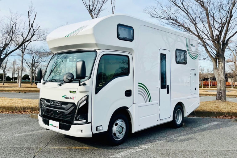 コンパクトなのに6名就寝！運転しやすい『Travio』ベースの最新キャンピングカー「TaBee-Ks Jr.」が登場 | キャンピングカースタイル