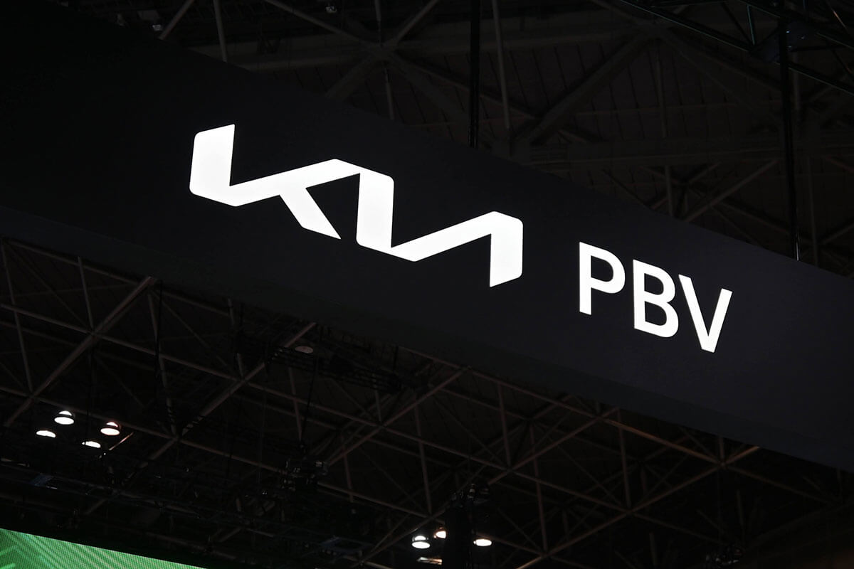 Kia PBV「PV5」国内初公開！EVミニバンはキャンピングカーの新定番になるか？車中泊性能を徹底解説 | キャンピングカースタイル